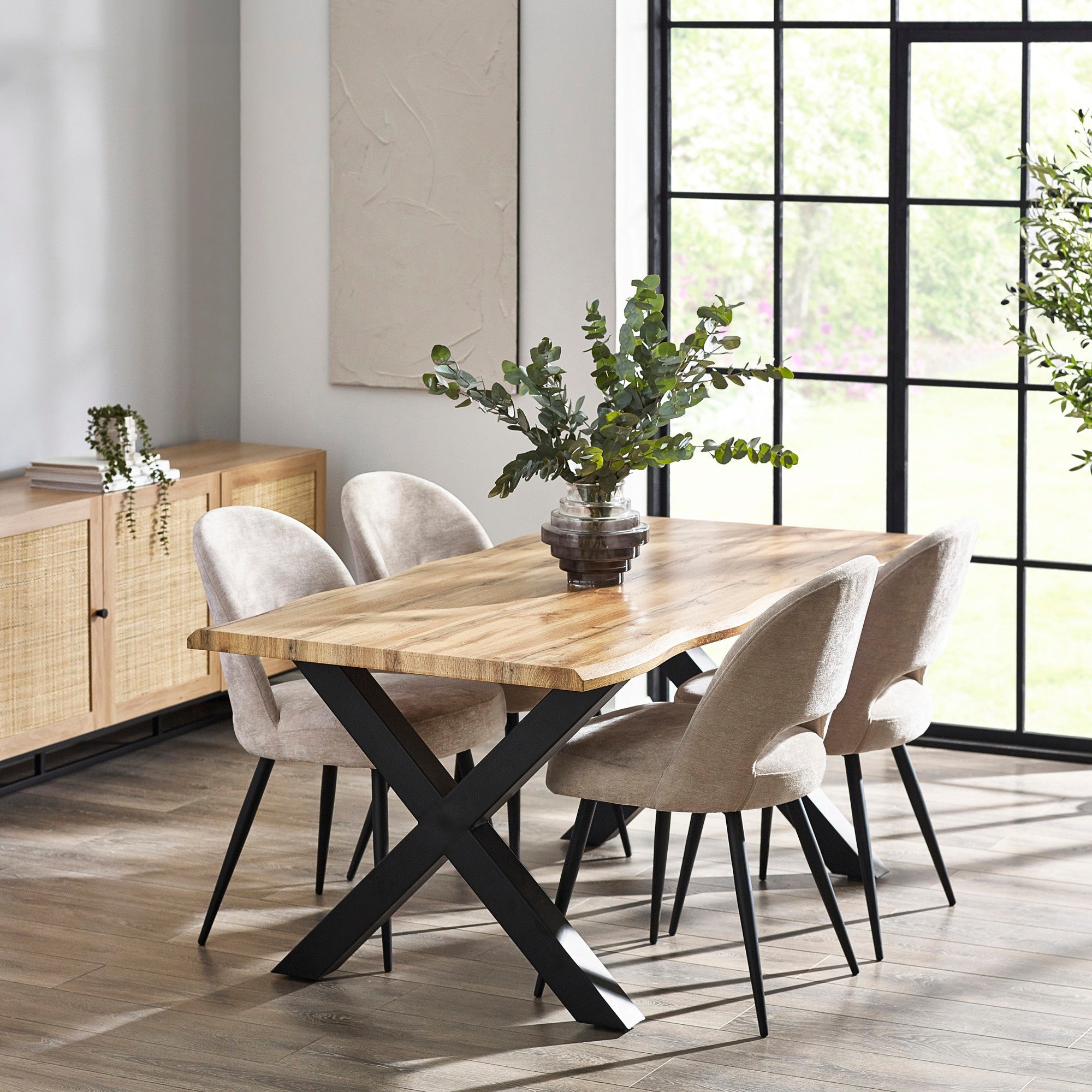 Harvey Living & Dining – Julian Bowen